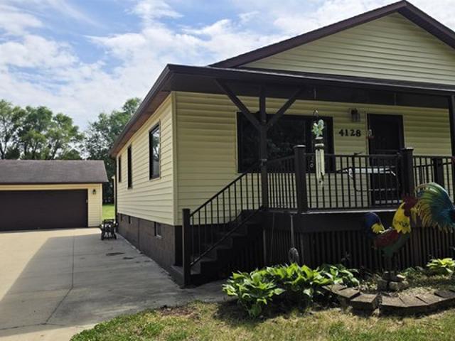 4128 Wells Ave, Waterloo, IA 50703