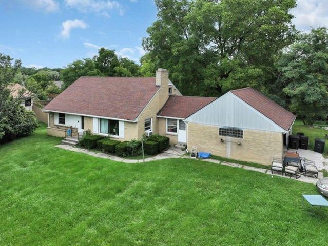 4120 S 124th St, Greenfield, WI 53228