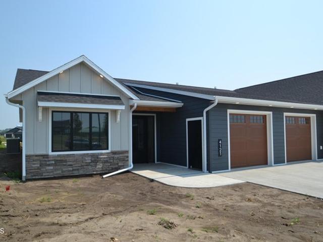 4121 Ivory Ln, Bismarck, ND 58503