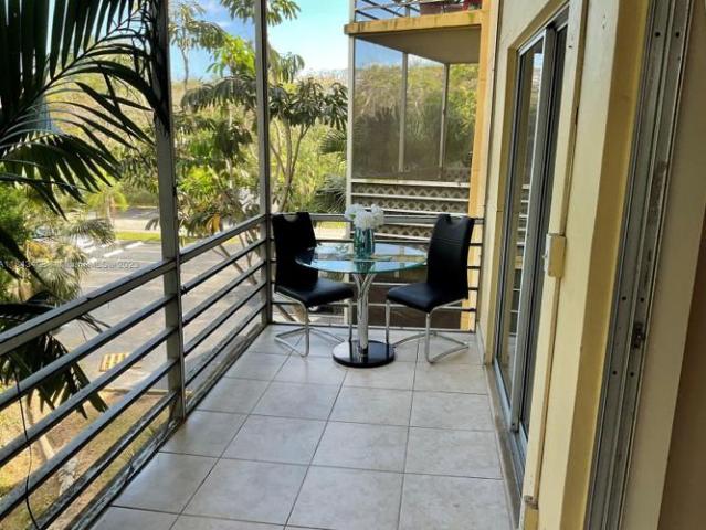 4121 Stirling Rd #305, Dania Beach, FL 33314
