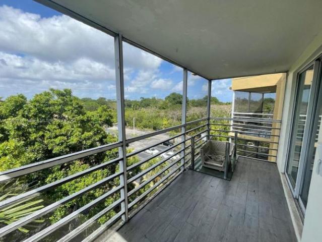 4121 Stirling Rd #505, Dania Beach, FL 33314