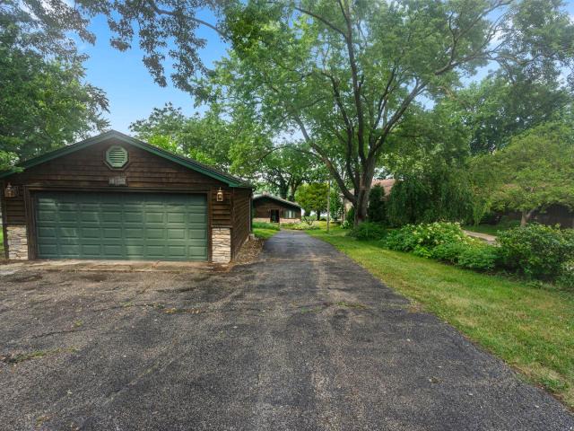 4122 W Lake Shore Drive