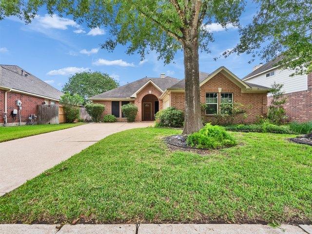 4123 Ridgepoint Dr, Pearland, TX 77584