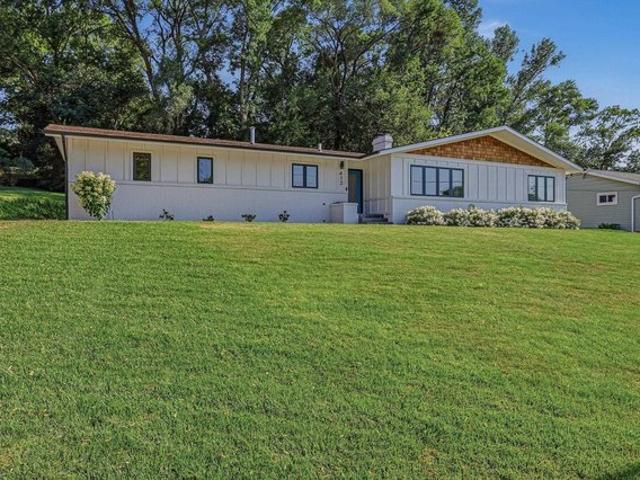 412 39th St, Sioux City, IA 51104