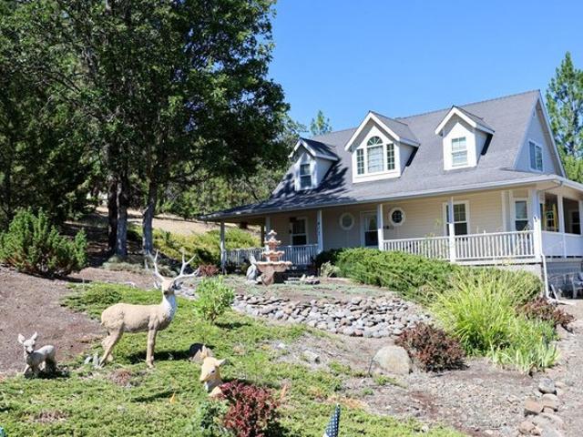412 Country Ct, Shady Cove, OR 97539