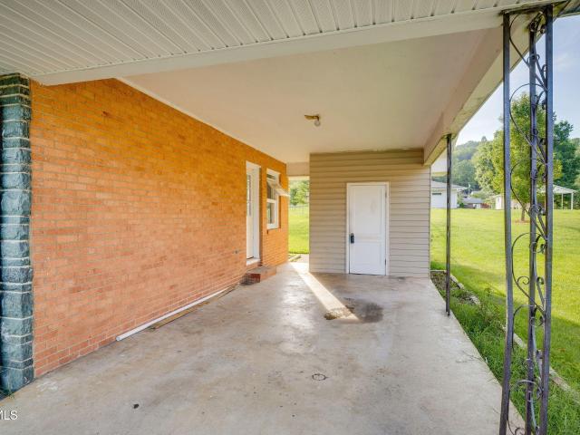 412 Colonial Heights Road
