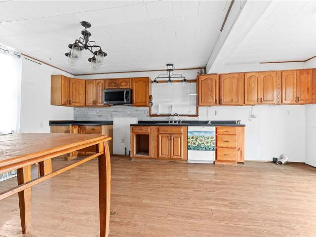 412 Commercial Ave