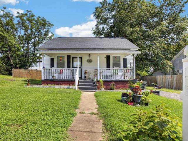 412 Connecticut Ave, Greer, SC 29650