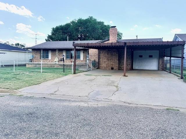 412 Brown St, Stinnett, TX 79083