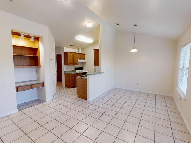 412 Burleson St # 121