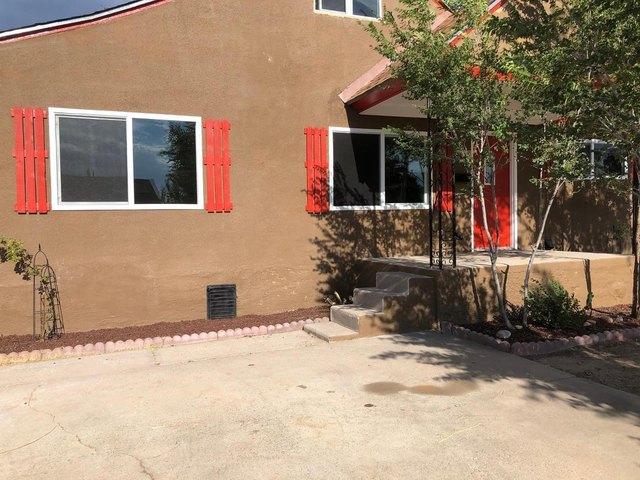 412 Grove St NE, Albuquerque, NM 87108