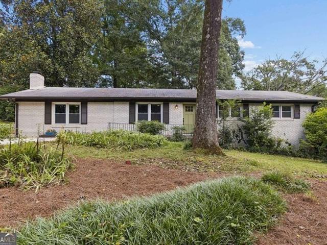 412 Derbyshire Dr, Stone Mountain, GA 30088