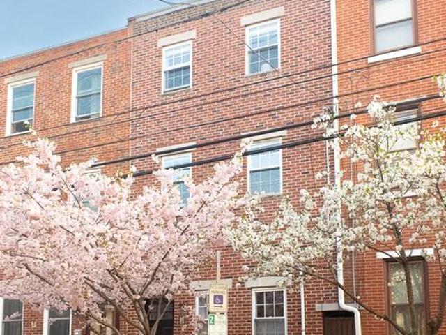 412 Dickinson Street