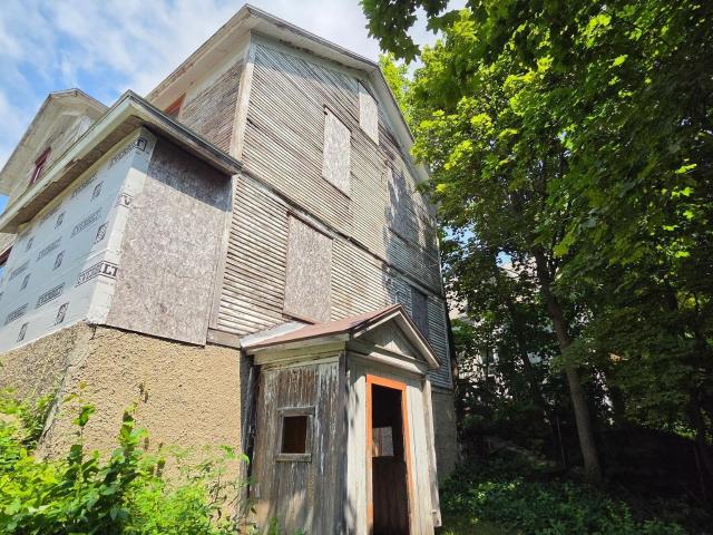 412 E Nelson