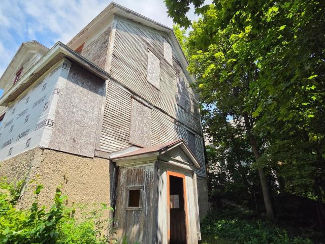 412 E Nelson