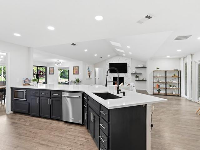412 E Northgate Dr, Irving, TX 75062