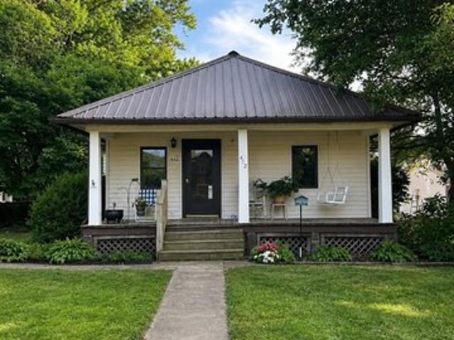 412 E Pine St, Paxton, IL 60957