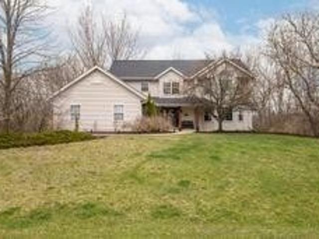 412 E Red Pine Cir, Dousman, WI 53118