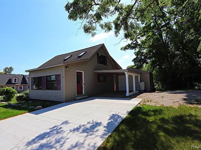 412 E Shore Dr, Northfield Township, MI 48189