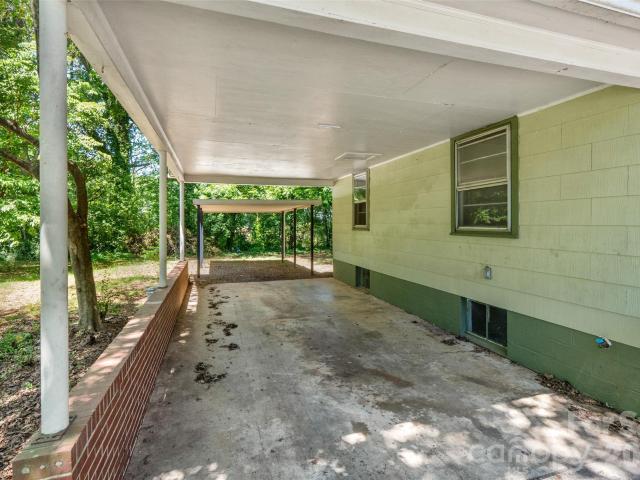 412 Eastside Drive
