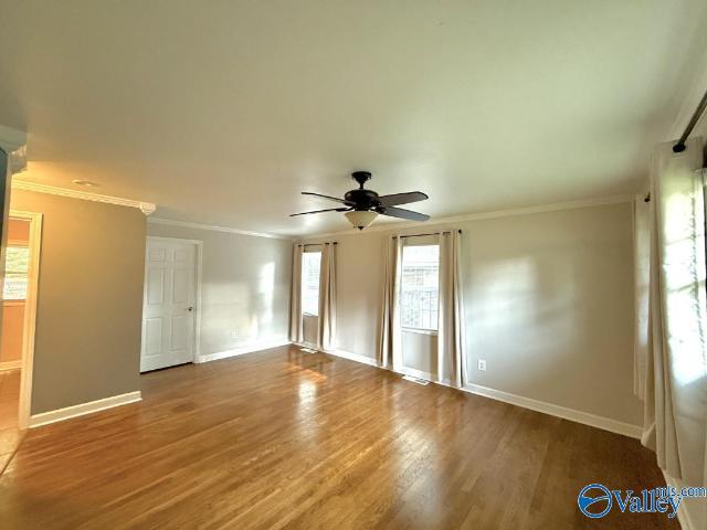 412 Ewing Street W