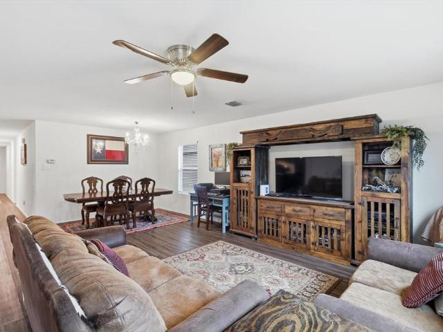 412 Falling Star Drive