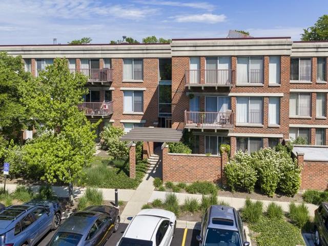 412 Kelburn Rd Apt 115, Deerfield, IL 60015