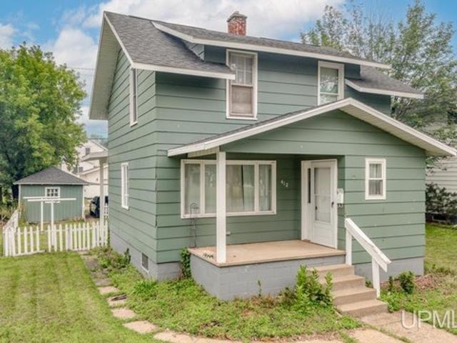 412 Hamilton Ave, Kingsford, MI 49802