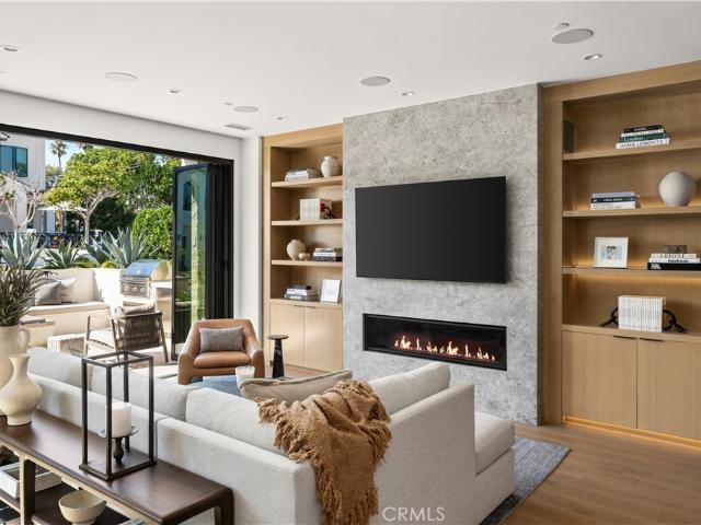 412 Heliotrope Ave, Corona del Mar, CA 92625 | MLS #LG26079