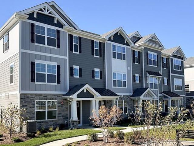 412 Lakeshore Ct, Saint Charles, IL 60174