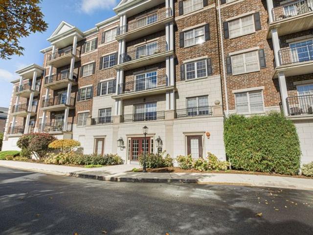 412 McDaniels Cir Apt 205, Clarendon Hills, IL 60514