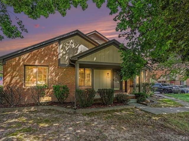 412 Meadow Bridge Dr, Rochester Hills, MI 48307