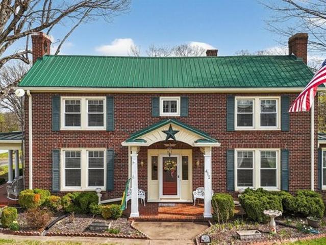 412 N Main St, Gretna, VA 24557