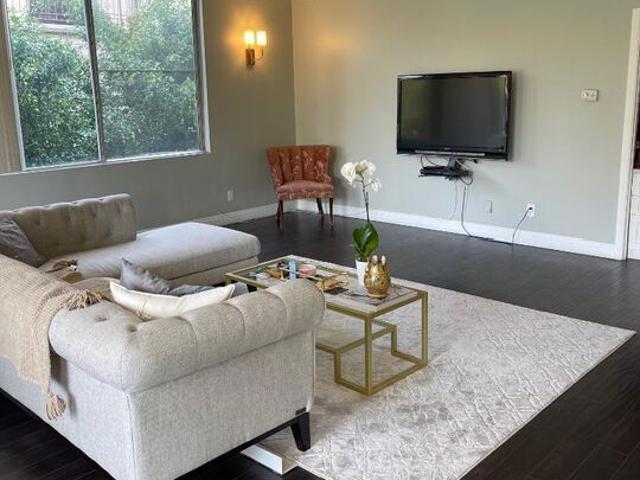 412 N Palm Drive 302