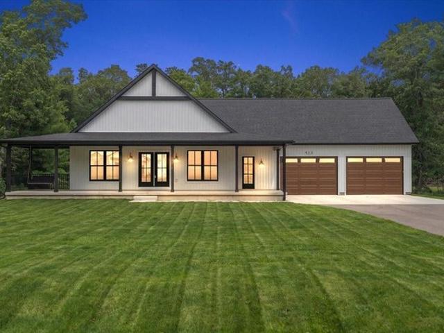 412 Sabine Dr, Muskegon, MI 49442