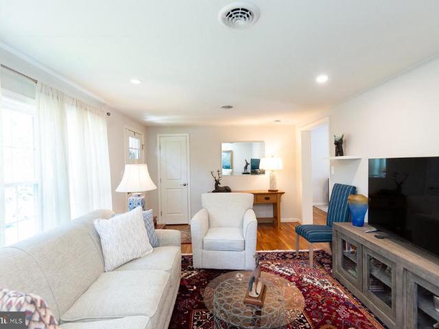 412 Salmon Ave