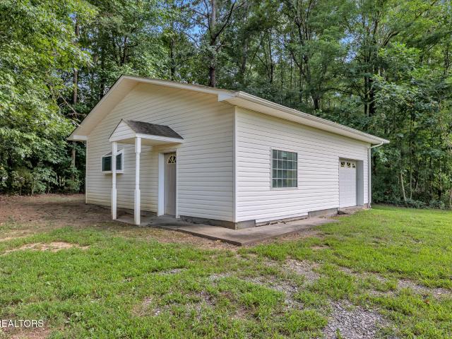 412 SE Weese Rd