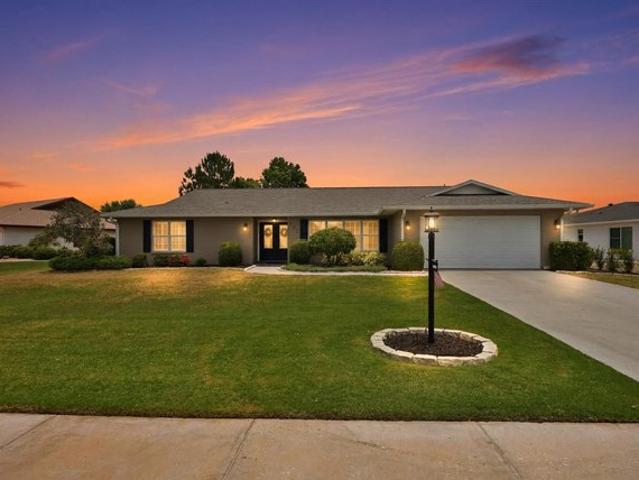 412 Stoneham Dr, Sun City Center, FL 33573