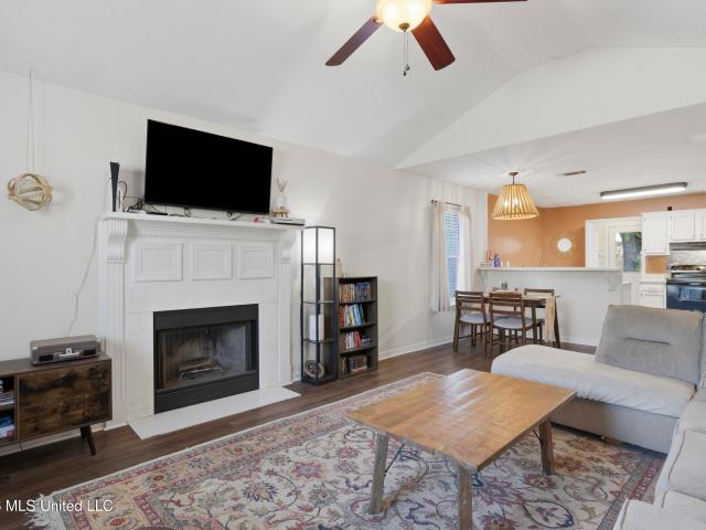 412 Pelican Way