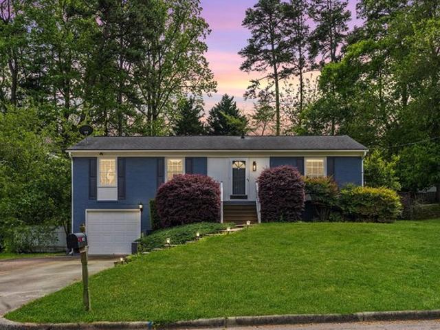 412 Pinecroft Dr, Raleigh, NC 27609