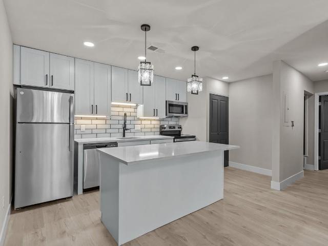 412 W Adams 2 Bedroom Apartment for Rent at 412 W Adams Ave, Kirkwood, MO 63122