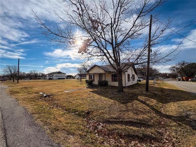 412 W Beech St, Celina, TX 75009 | MLS #21152 | Compass
