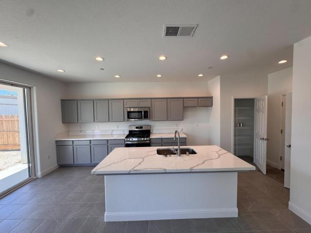 412 W Escalon Ave, Clovis, CA 93612 | MLS #633182