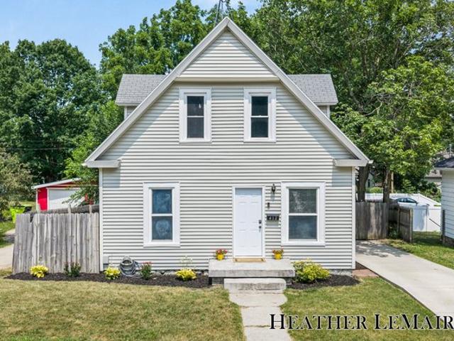 412 W Orange St, Greenville, MI 48838