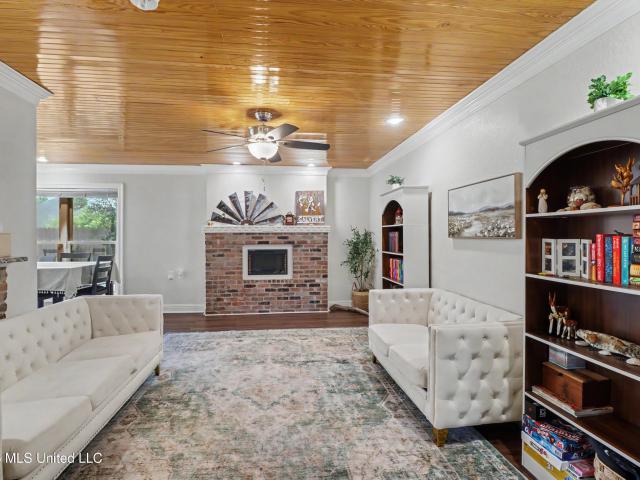 412 Woodland Park Drive