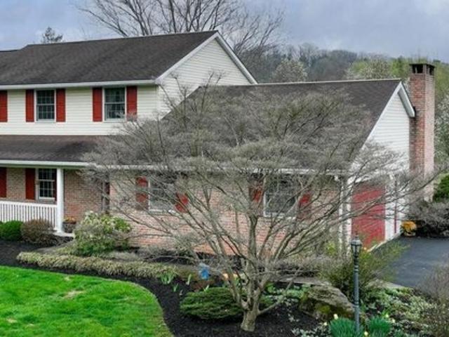 412 Wetherburn Dr, Lancaster, PA 17601