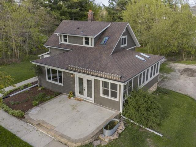 412 West Ave, Pewaukee, WI 53072