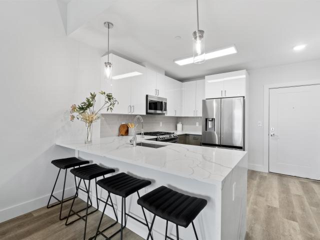 412 Whiton St # 702
