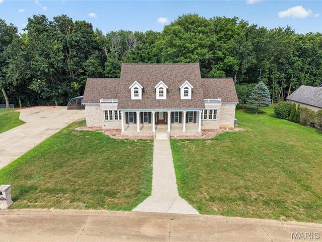 412 Willow Creek Dr, Farmington, MO 63640