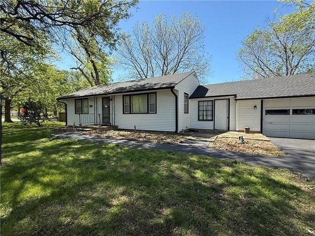 412A Nw Donovan St, Lee's Summit, MO 64063
